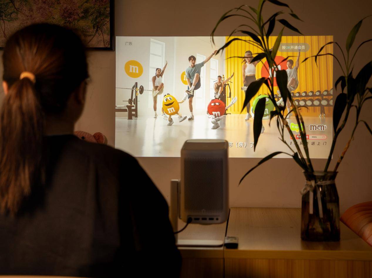 哈趣投影K2评测：8K解码+电影色彩+550流明高亮度，只卖1599？！_实际_画面_尺寸