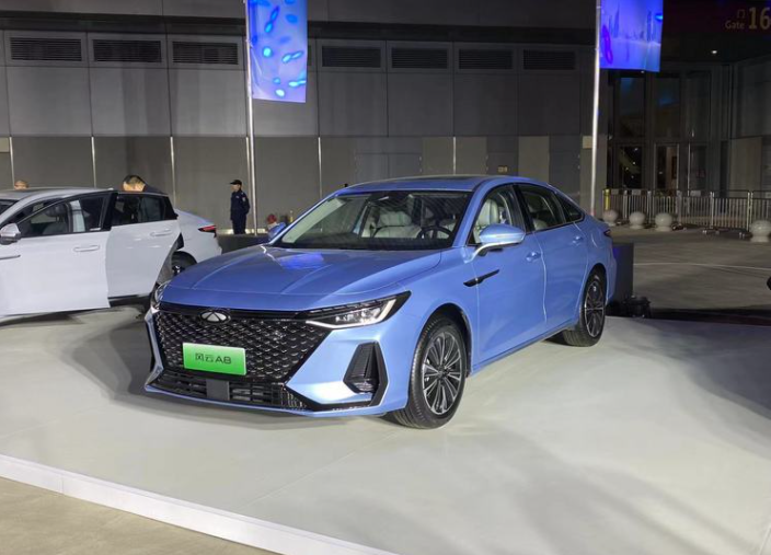 奇瑞风云A8续航超1400km，售价11.99万起，标配1.5T插混！_搜狐汽车_搜狐网