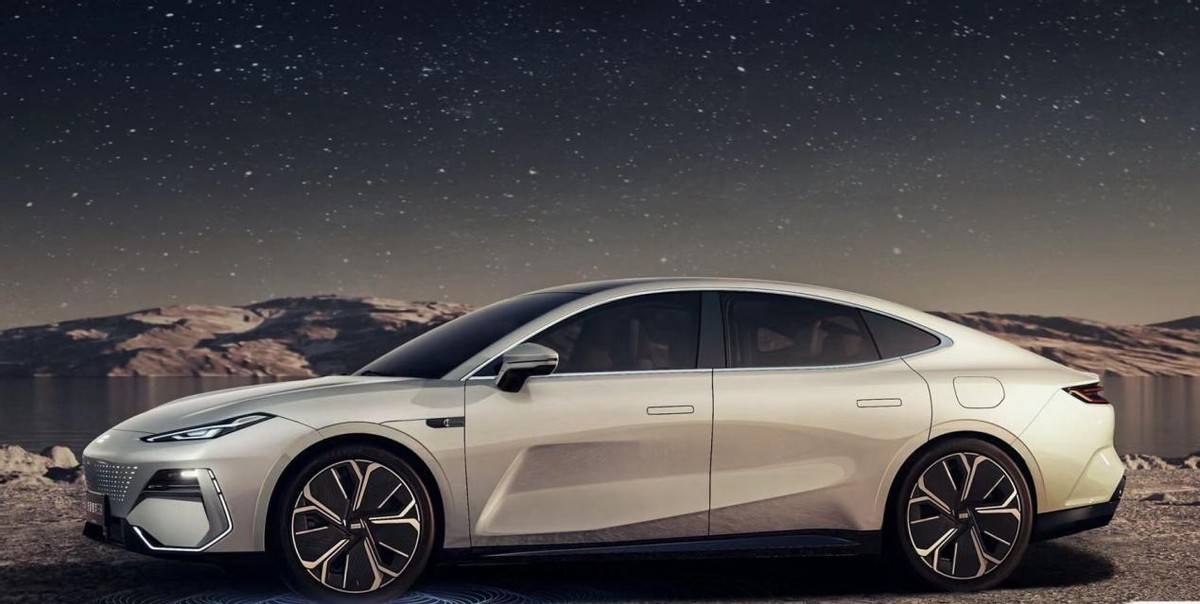 银河E8正式上市！全系标配SEA架构、8295芯片，网友：汉EV这还怎么卖？_搜狐汽车_搜狐网