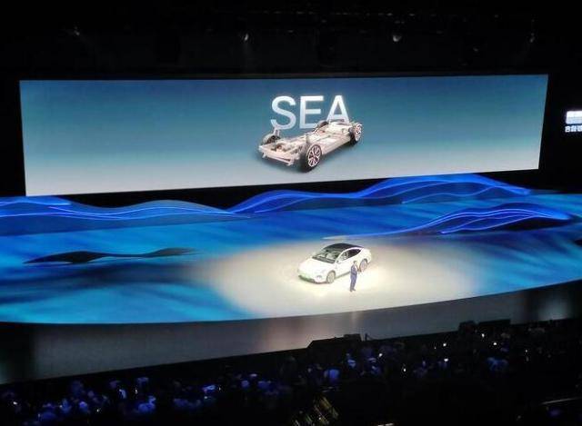 吉利银河E8低价高配席卷市场，800V高效补能，直面狙击汉EV_搜狐汽车_搜狐网