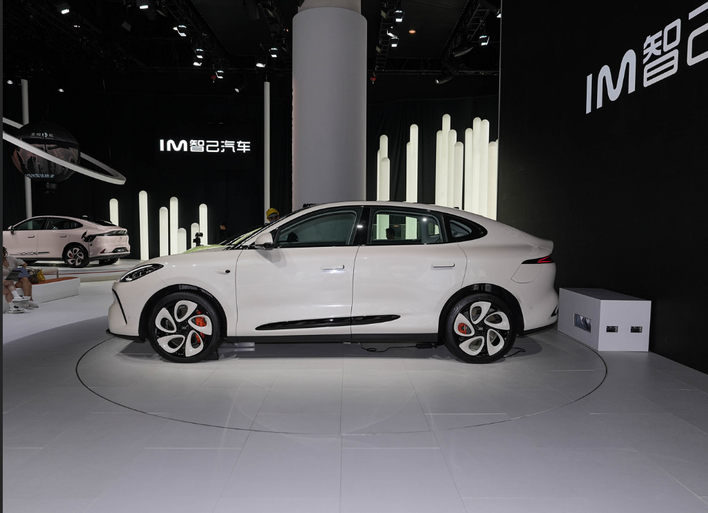 全方位解析 智己LS6和极氪001谁更值得选？_搜狐汽车_搜狐网