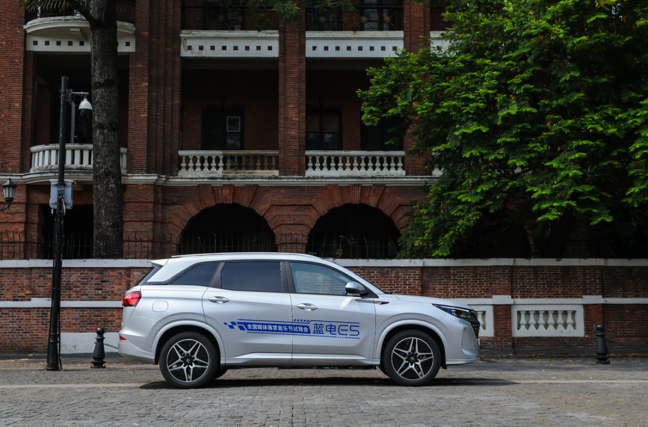 蓝电E5对比长安CS75 PLUS，哪个更适合你的家庭出行？_搜狐汽车_搜狐网