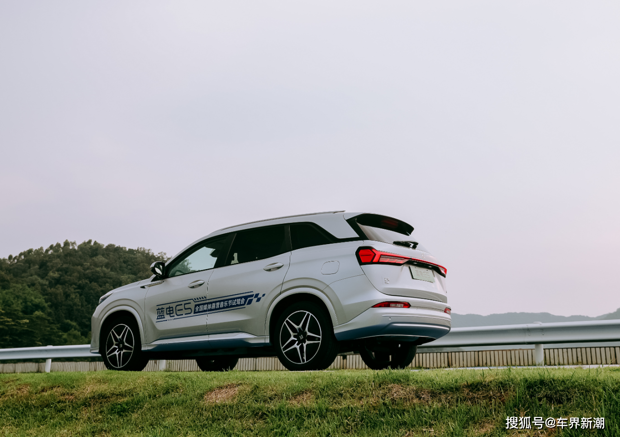 SUV蓝电E5对比CS75 PLUS，购车直接省两万？春节前购车必看！_搜狐汽车_搜狐网