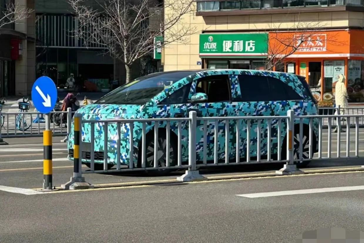 极氪全新MPV渲染图发布，对开门、无B柱、007前脸，或20万起售_搜狐汽车_搜狐网