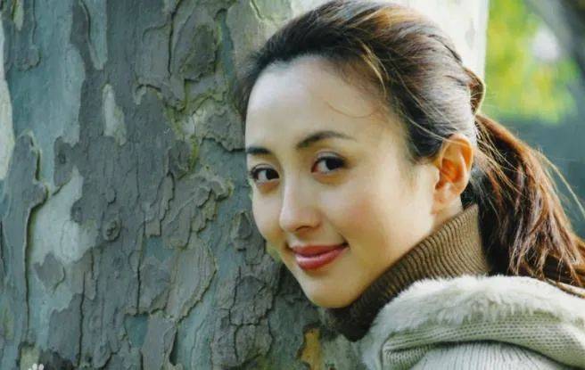 她曾是央视最美主持，不料拍戏时怀孕，今44岁孩子生父依然成谜 -6parkbbs.com