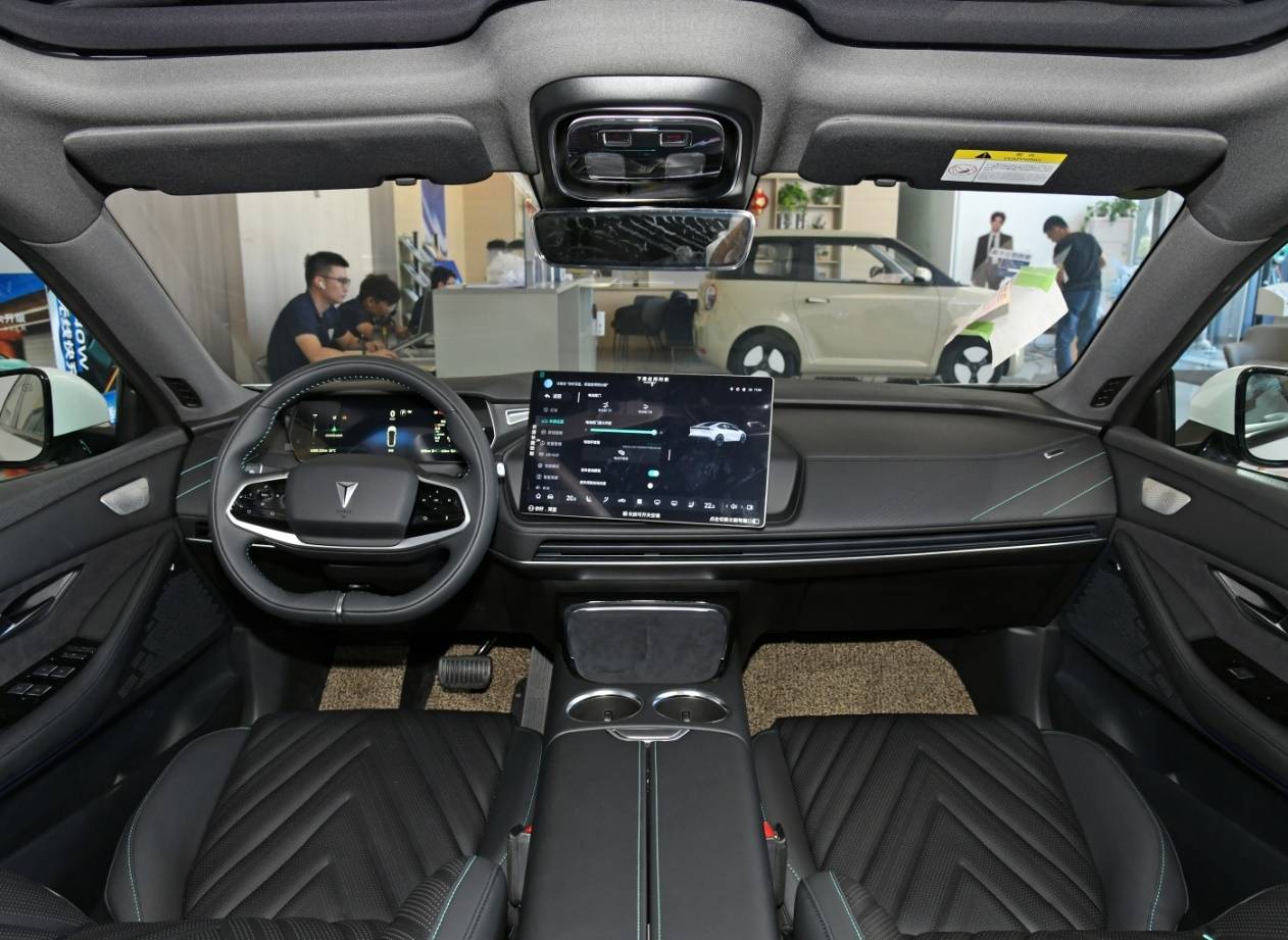 降价还增配，吉利银河L6到底比秦PLUS DM-i和深蓝SL03强在哪？_搜狐汽车_搜狐网