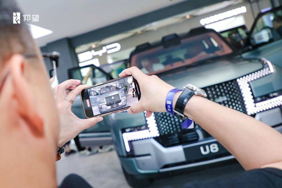 国产高端成了！仰望U8上市132天交付超5000辆，夺百万级SUV销冠_搜狐汽车_搜狐网