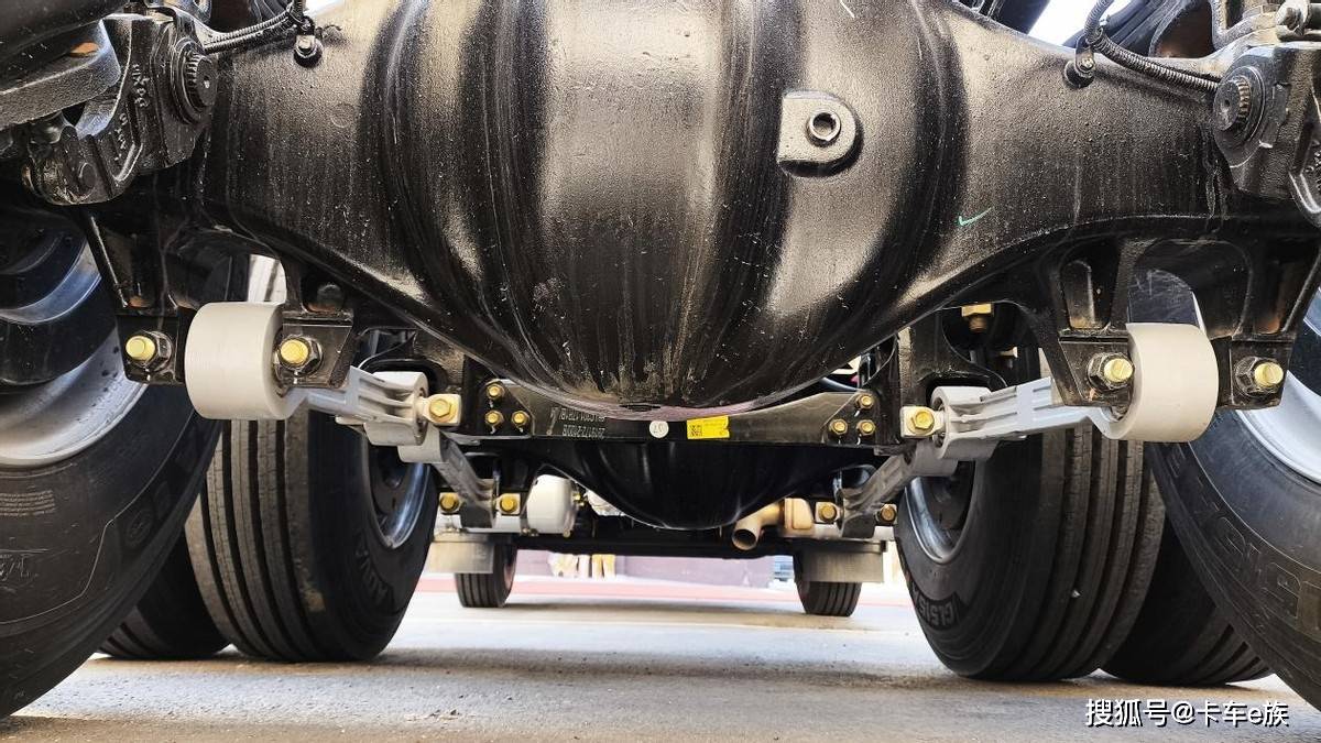 一趟多拉1000斤，486马力解放J6P燃气牵引车资源运输性价比之选_搜狐汽车_搜狐网