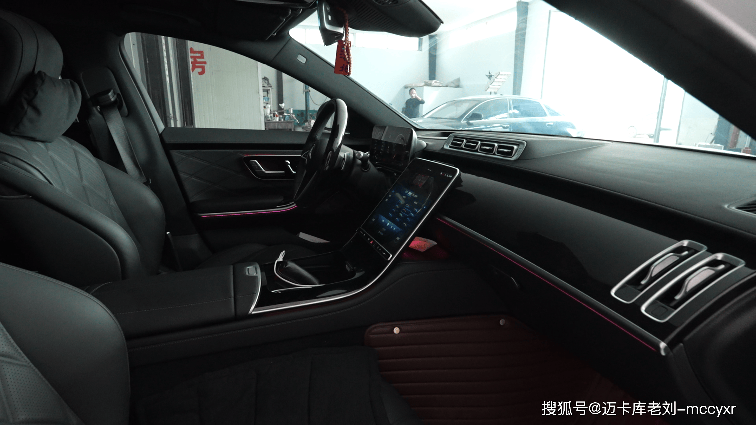 迈巴赫S480优化柏林之声音响，加装天使之翼照地灯，增添华丽色彩_搜狐汽车_搜狐网