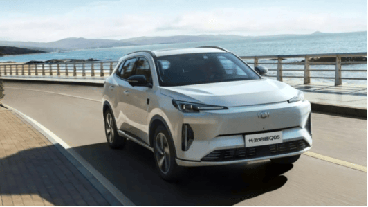 都是10万元插混SUV 蓝电E5荣耀版和启源Q05谁才是家庭出行首选_搜狐汽车_搜狐网