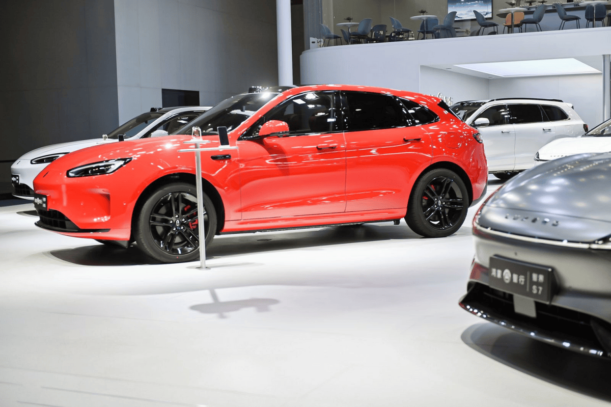 问界新M5与享界S9受热捧，鸿蒙智行家族持续领跑车坛新风尚_搜狐汽车_搜狐网