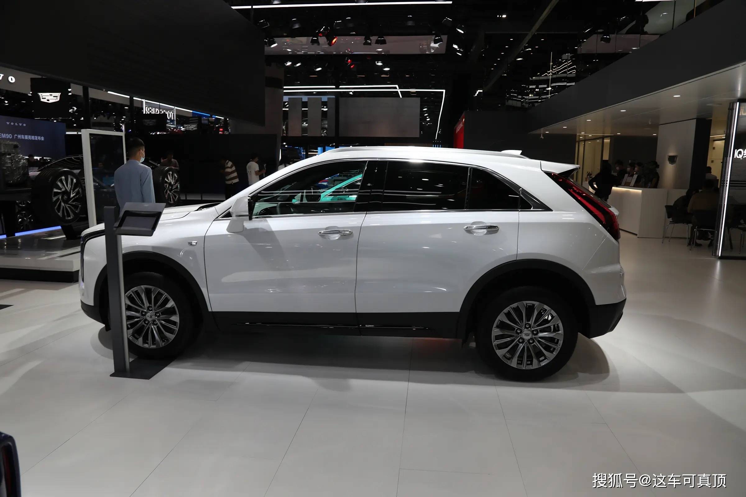 都不到18万了，实测百公里油耗8.56升，凯迪拉克XT4能入手了吗？_搜狐汽车_搜狐网