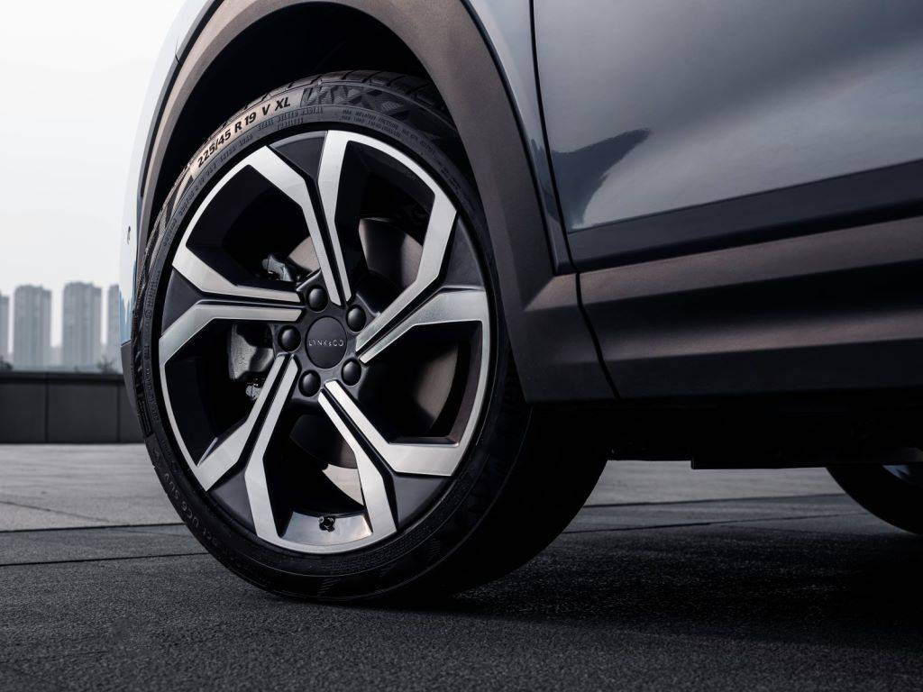 领克06EM-P Halo版新增泊车包可选，打造都市精致女孩的完美出行方案_搜狐汽车_搜狐网