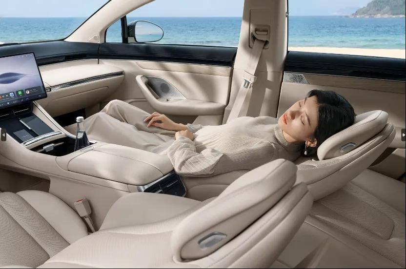 年轻人的第一台智能纯电车，选智界S7就对了_搜狐汽车_搜狐网