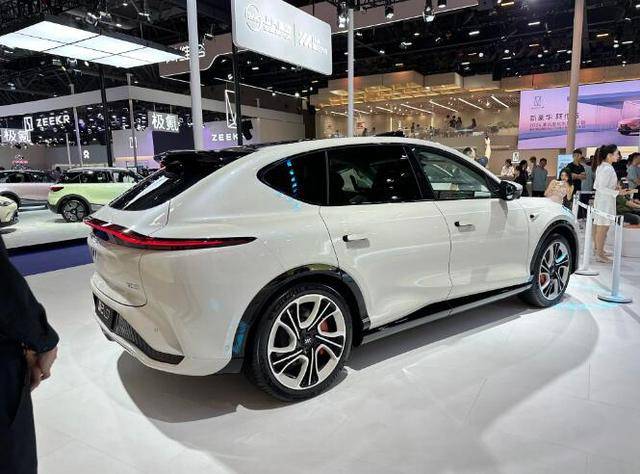 智己LS7 Max价格公布！33.98万起售，搭载2颗激光雷达，内饰有优化_搜狐汽车_搜狐网