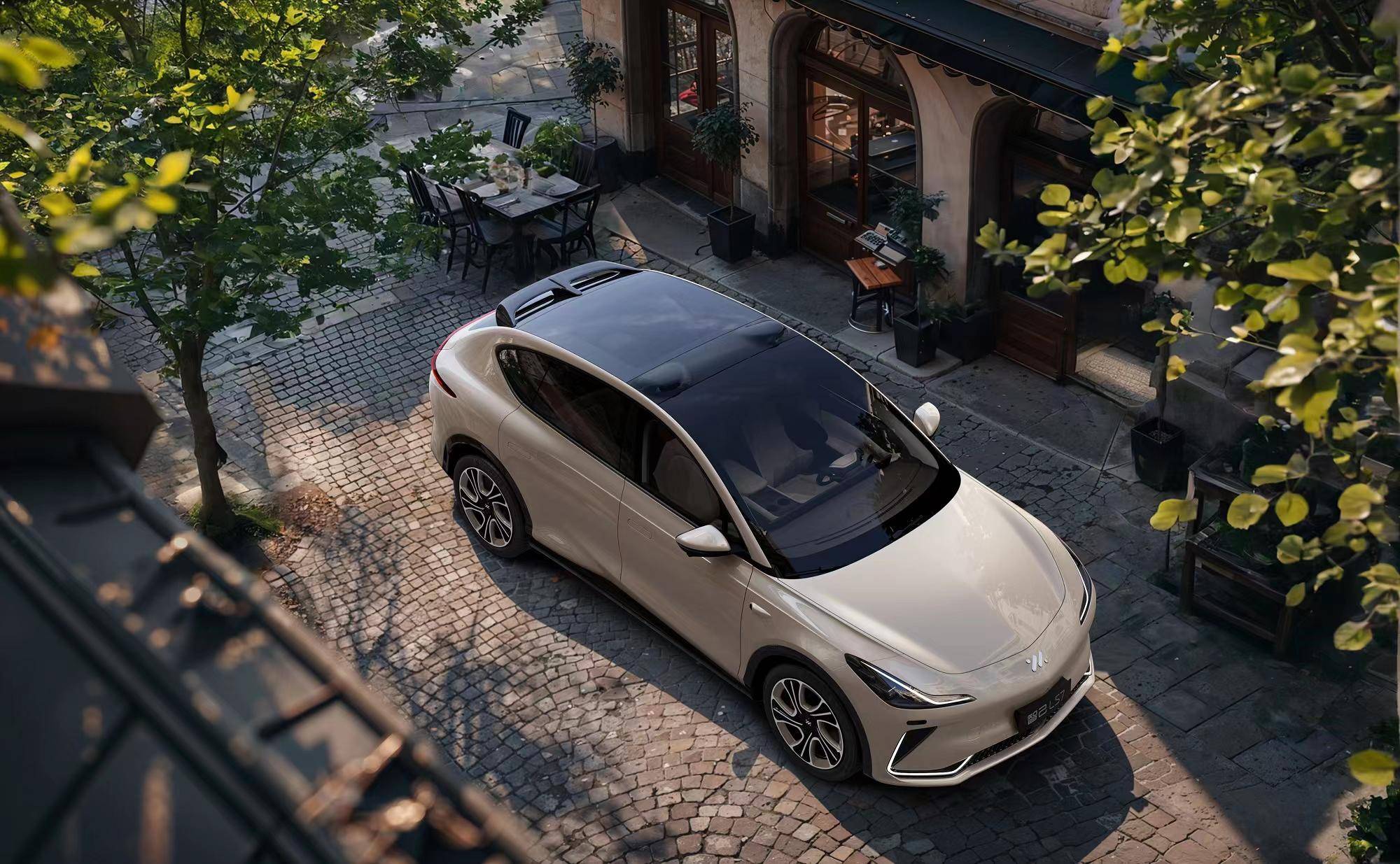 重庆国际车展，智己LS7新增上市2款Max版本，权益价29.98万元、31.98万元_搜狐汽车_搜狐网