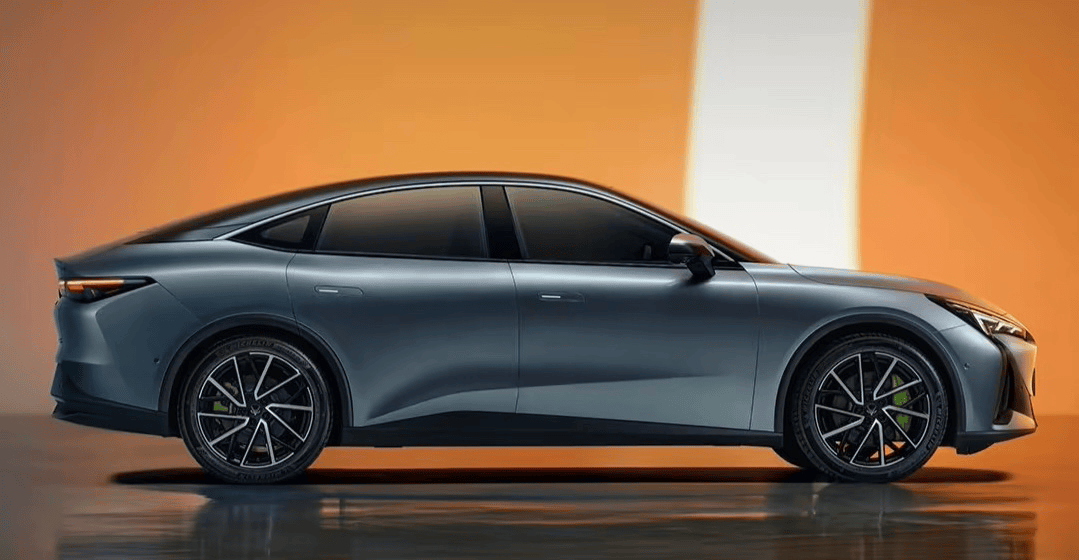 20万内唯一搭载800V，阿尔法S5重塑纯电轿车市场格局！_搜狐汽车_搜狐网