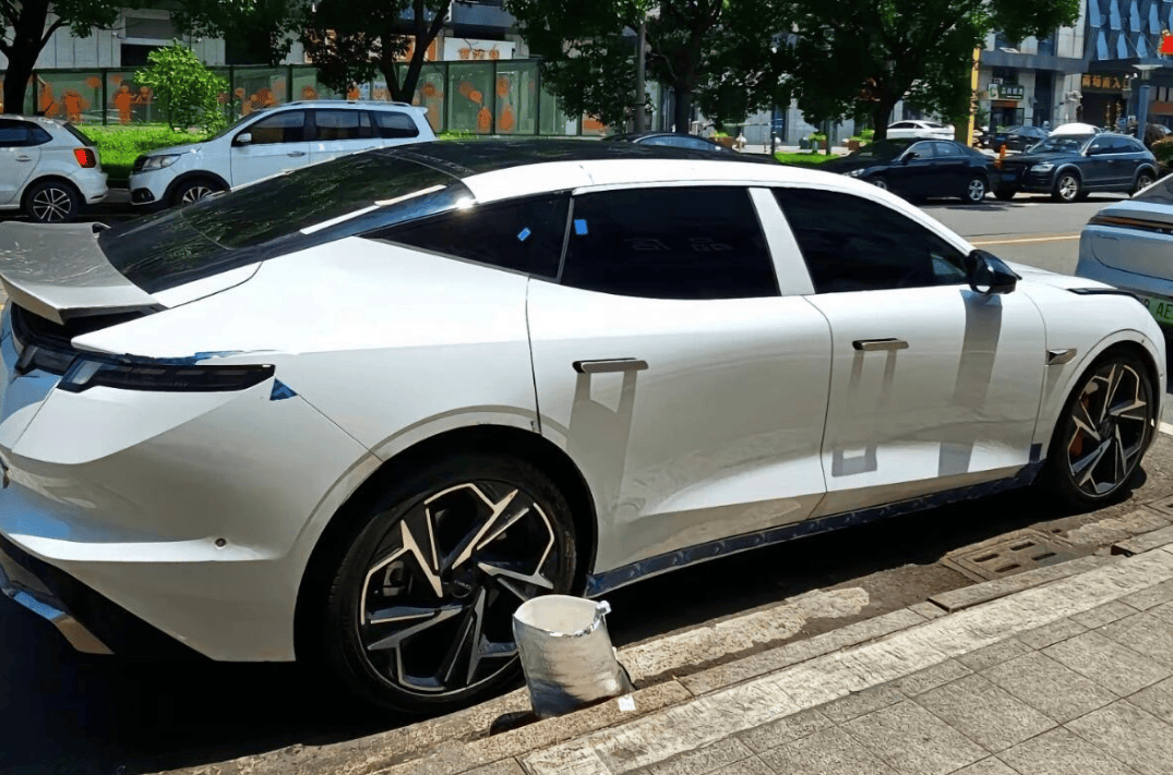 领克Z10现身街头，大过小米SU7/续航超800km，配789马力+双腔空悬_搜狐汽车_搜狐网