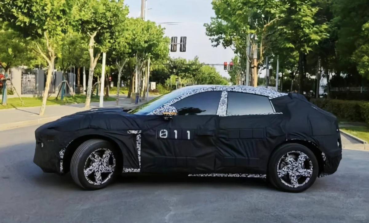 疑似小米首款SUV谍照曝光，造型像法拉利FUV，预计明年上市_搜狐汽车_搜狐网