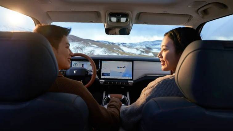 同级唯一空悬+CDC+主动魔毯 深蓝G318售价17.59万起_搜狐汽车_搜狐网