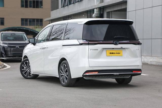 广汽传祺E8 PHEV龙腾版上市，外观细微调整，售价23.58万元_搜狐汽车_搜狐网