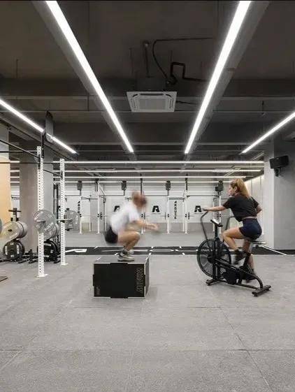 CrossFit vs HYROX，深度解析两大赛事的八点异同_比赛_的项目_规则