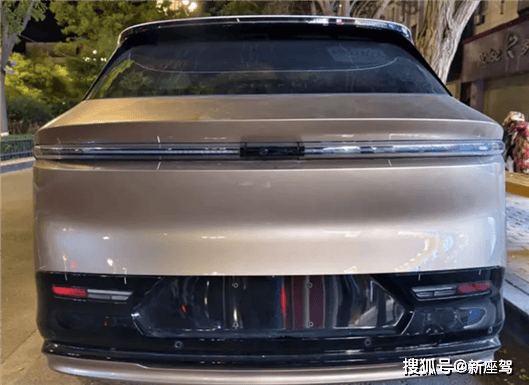 全系800V，续航超700km，但造型只是套娃？极氪7X实车谍照曝光_搜狐汽车_搜狐网