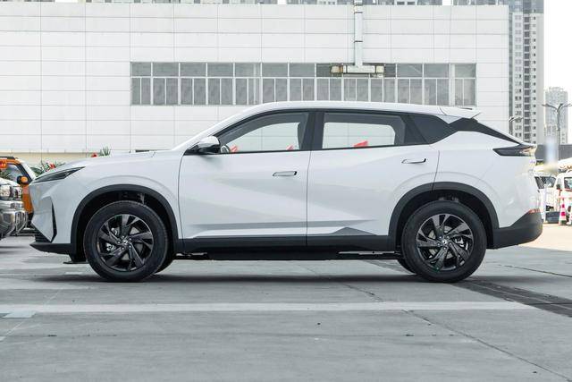 东风风神SKY EV01新增车型上市，纯电紧凑级SUV，售价14.99万元起_搜狐汽车_搜狐网