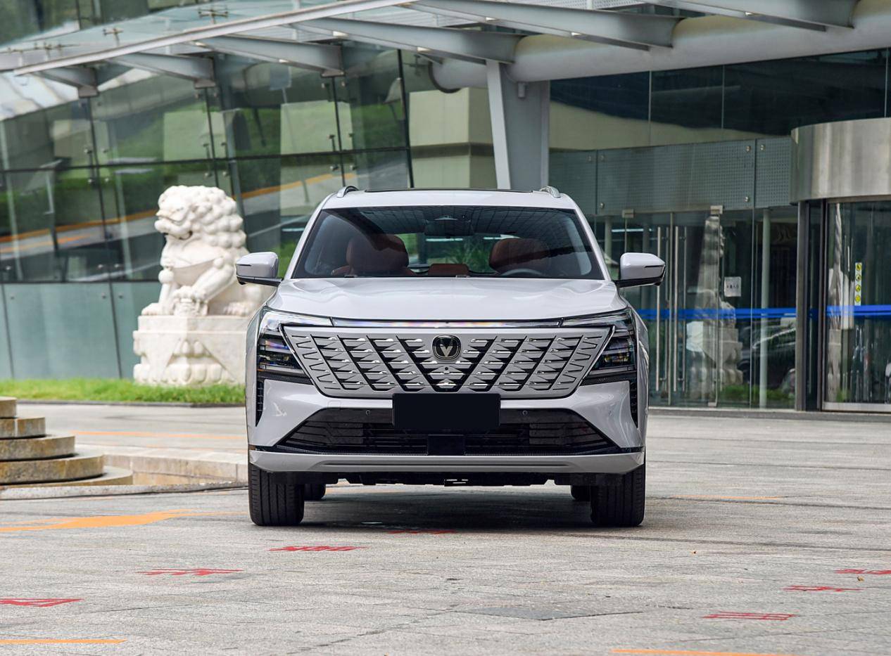 竞争哈弗H6，全新长安CS75PLUS，2.8米轴距，配三连屏+零重力座椅_搜狐汽车_搜狐网