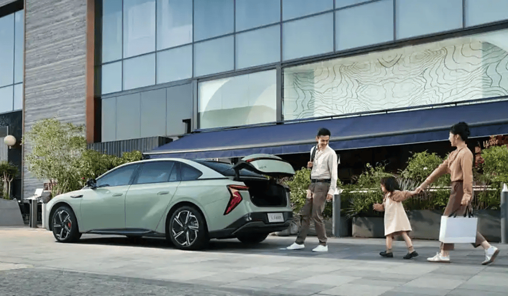 轴距3米 红旗EH7荣耀版上市 22.98万起售_搜狐汽车_搜狐网