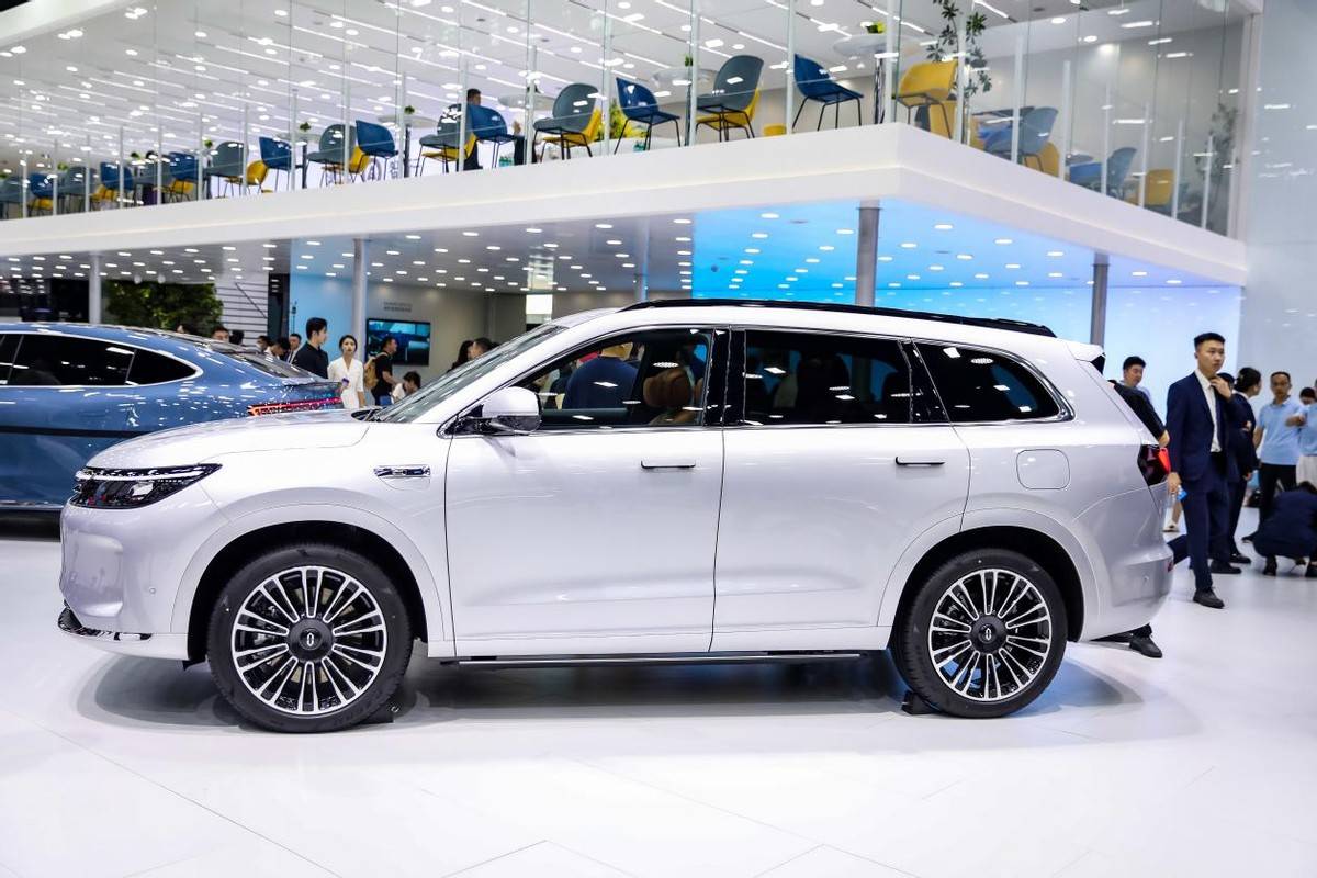 问界新M7 Pro车展首秀，国民SUV再进阶_搜狐汽车_搜狐网