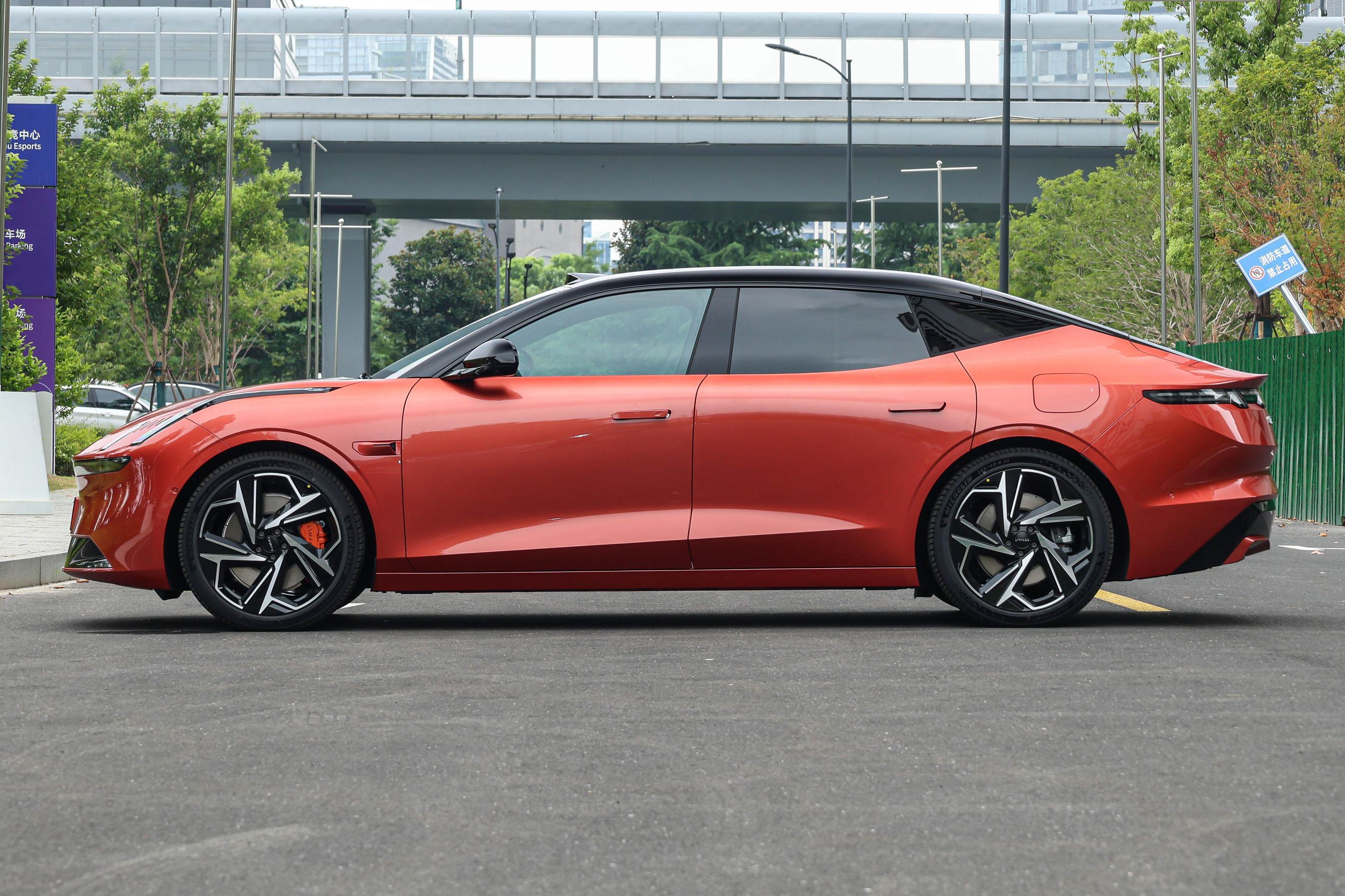 最高续航超800km 顶配有空气悬架+CDC 领克Z10哪个版本最值得选？_搜狐汽车_搜狐网