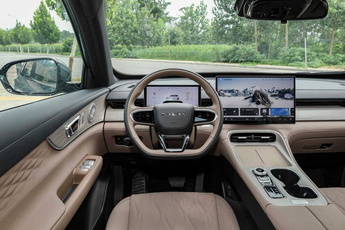 选择全新瑞虎8PLUS C-DM就选择了一种尊贵、舒适且安全的出行方式_搜狐汽车_搜狐网