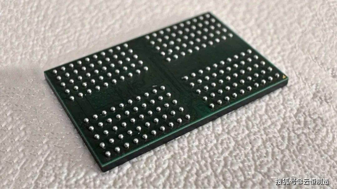 BGA 封装技术在 SMT 贴片加工中的优势与特点_芯片_性能_电路板