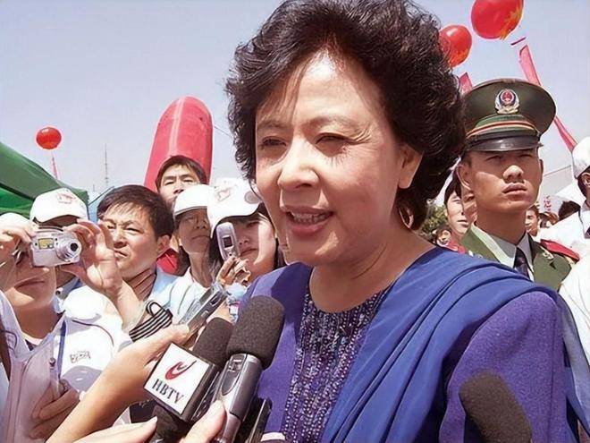 “女英雄”刘璐：央视首位女主持人，退休后抑郁，现70岁生活潇洒_节目_成为了_工作