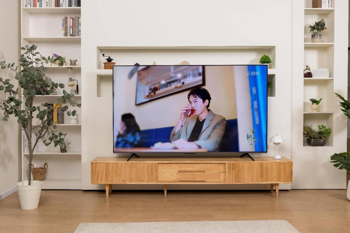 色彩与音响较量！TCL Q9K和海信E7N，谁才是家庭影院的佳选？_光晕_电视_技术