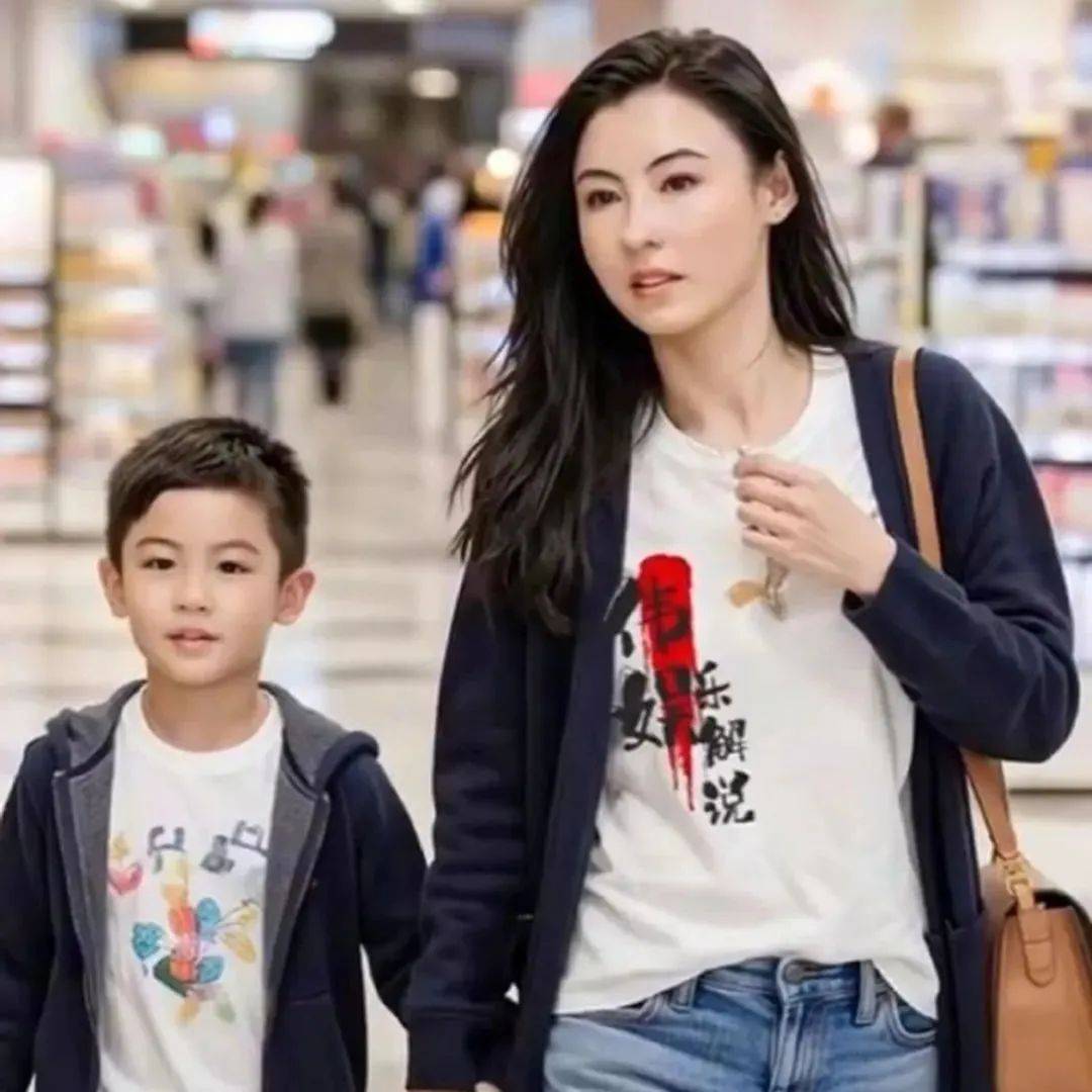44岁张柏芝，才是人生赢家，离婚后三小孩跟她，比谢霆锋还帅气…_儿子_孩子_生活