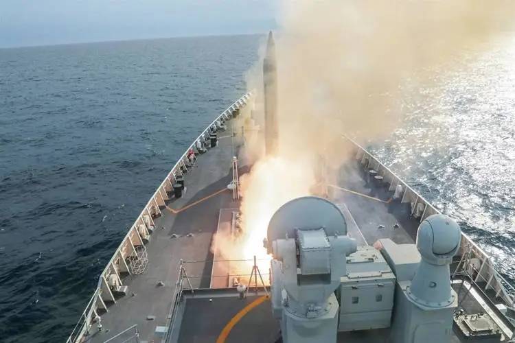 一口气下水5艘052DM，我国已有10艘055，为何仍大量造052D？_中国海军_舰艇_美国