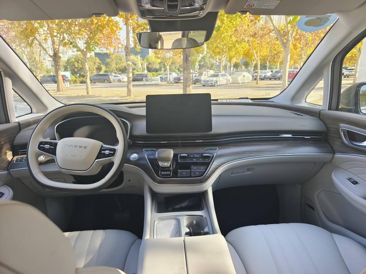 试驾荣威iMAX 8 DMH新陆尊：多项GL8同源技术，20万插混MPV新选择_搜狐汽车_搜狐网