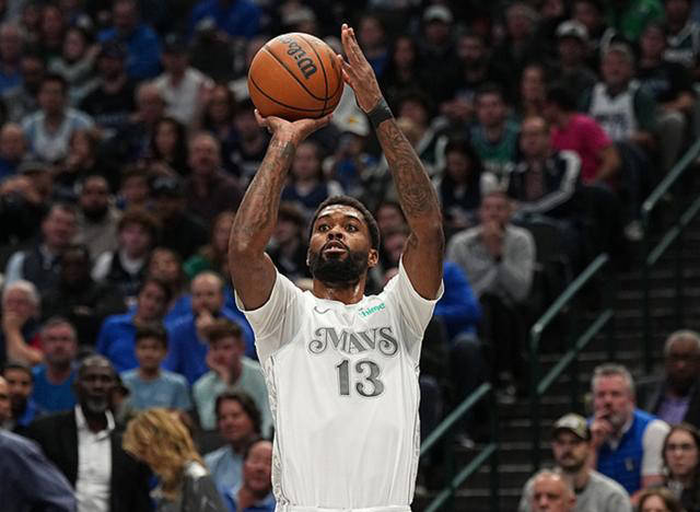 欧文砍下23+7+6，独行侠129-115完胜尼克斯，西部第八易主_布伦森_马绍尔_唐斯