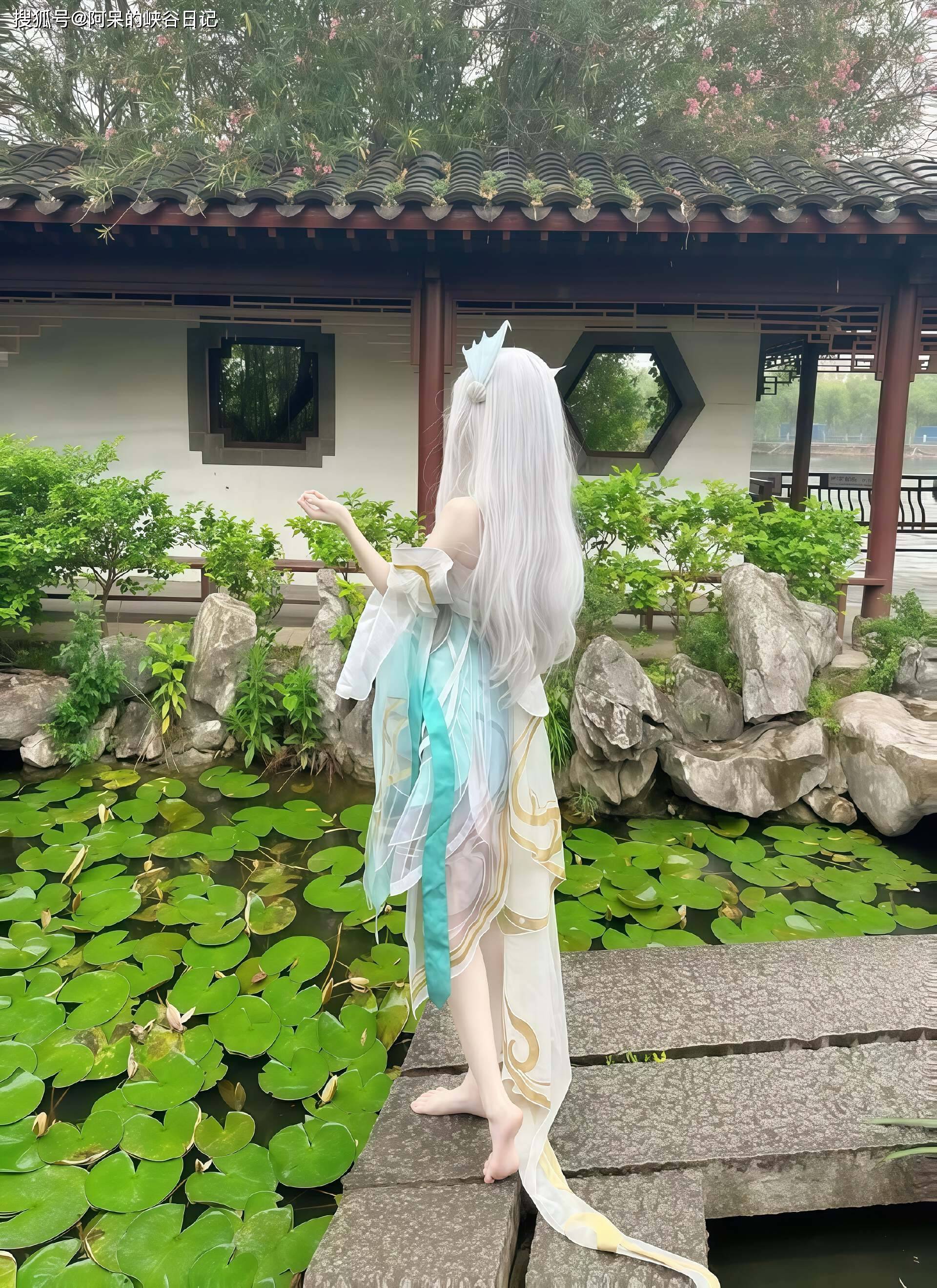 王者COS：户外的西施，玉足真好看，兰陵王玩家不要偷看哦_Coser_Cosplay_梦幻