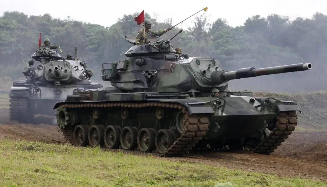 台湾媒体嗨了！首批10台美国M1A2T坦克到货，性能匹敌99A！真能威胁解放军？_台军