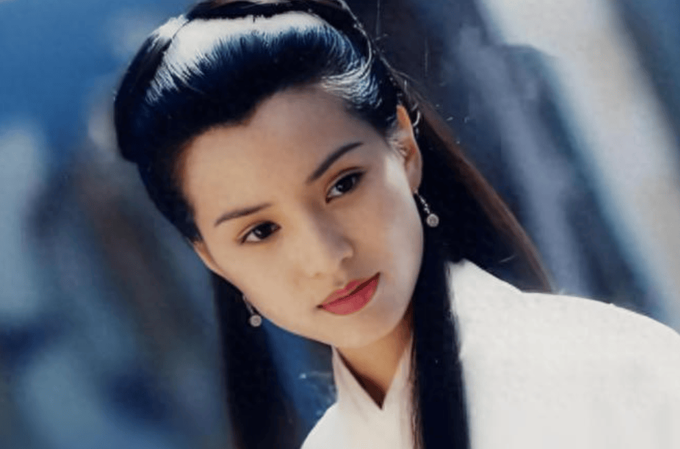 被老头“骗睡”10年，“雌雄双面”小龙女李若彤倒贴上亿，结局令人唏嘘 - 意浏娱乐