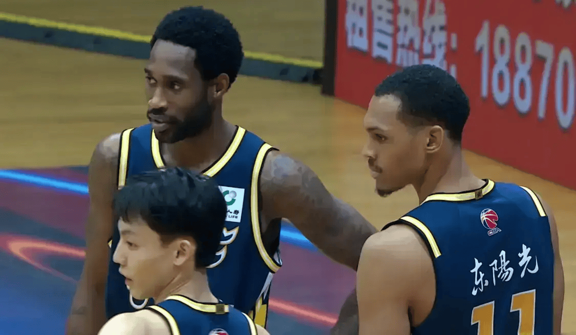 近4战状态骤降！广东新小外恐续写巴顿式悲剧，NBA9号秀谨慎看好_伯克_比赛_1