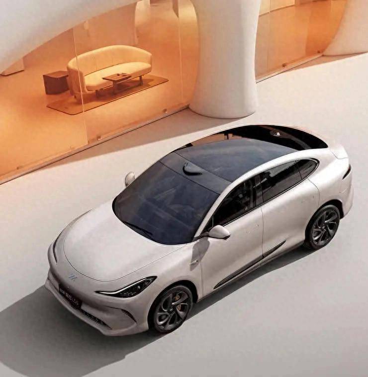 21.99万起，新款智己LS6剧院版上市！升级17.3英寸后排屏_搜狐汽车_搜狐网