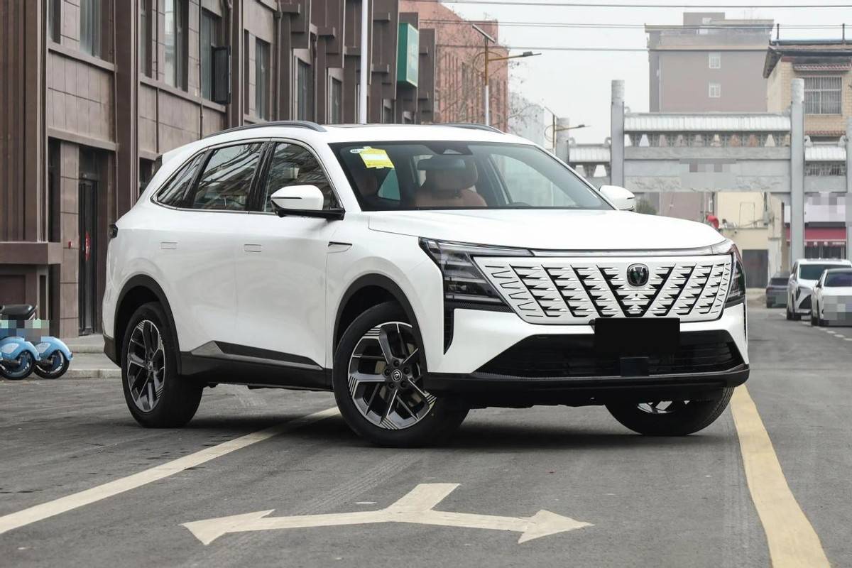 第四代CS75PLUS鲸悦版现10.19万起，对比瑞虎8 PLUS豪华版谁更好_搜狐汽车_搜狐网