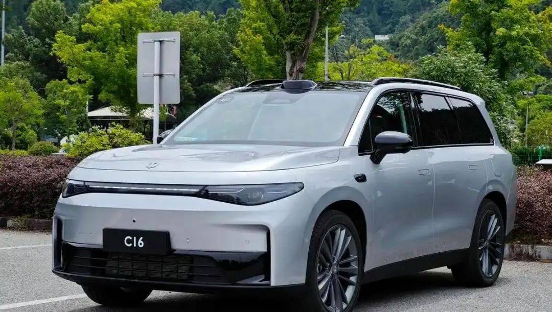 零跑C16：800V快充+6座布局，这台家用SUV凭啥成“半价版”理想L8_搜狐汽车_搜狐网