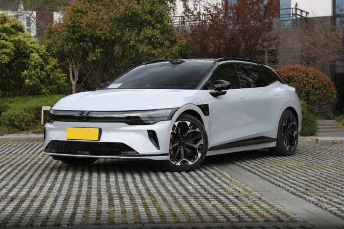 体验极氪007GT：2.95s破百+800V快充，双电机爆646马力，续航825公里_搜狐汽车_搜狐网