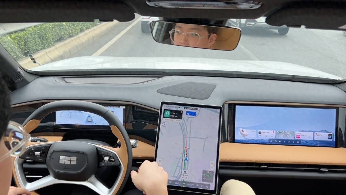 3L 油耗太能省！，银河 L7 EM-i把10 万级插混 SUV 卷出新高度_搜狐汽车_搜狐网