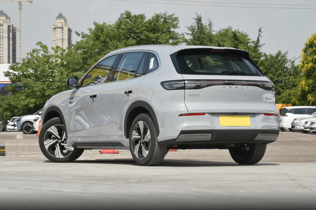 预算15万元，深蓝S05与银河E5，谁才是更适合年轻人的SUV?_搜狐汽车_搜狐网